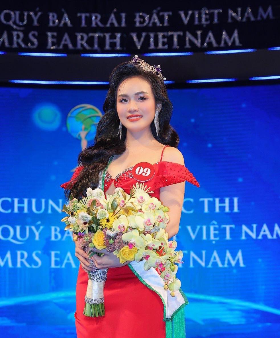 Vũ Thị Hoa đăng quang Mrs Earth Việt Nam 2024 - Vietnam.vn